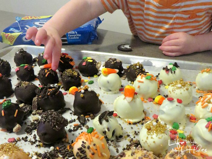 Getting Your Toddler Involved in Thanksgiving Baking - Life With My Littles